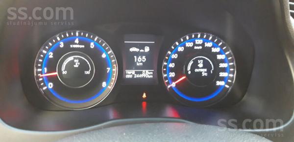 Pelēks Hyundai i40 2012 Rīga, ar dzinēja tilpumu 1.60 L un nobraukumu 250 tūkst. km par 2500 €, foto 3 vietnē AUTOMOTO.COM.LV
