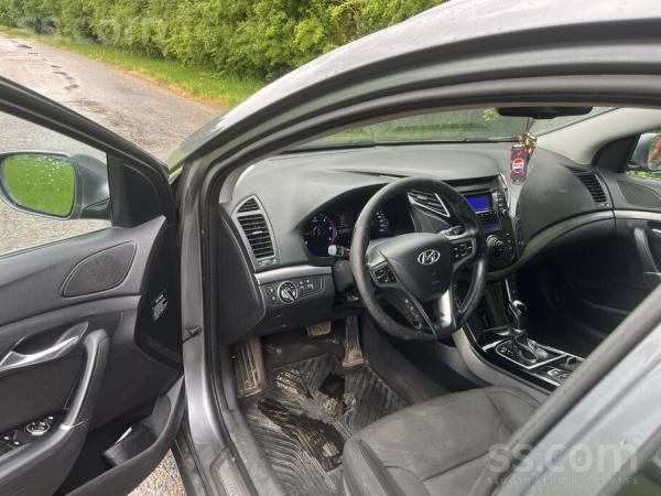 Pelēks Hyundai i40 2012 Ogre, ar dzinēja tilpumu 1.70 L un nobraukumu 365 tūkst. km par 3700 €, foto 8 vietnē AUTOMOTO.COM.LV