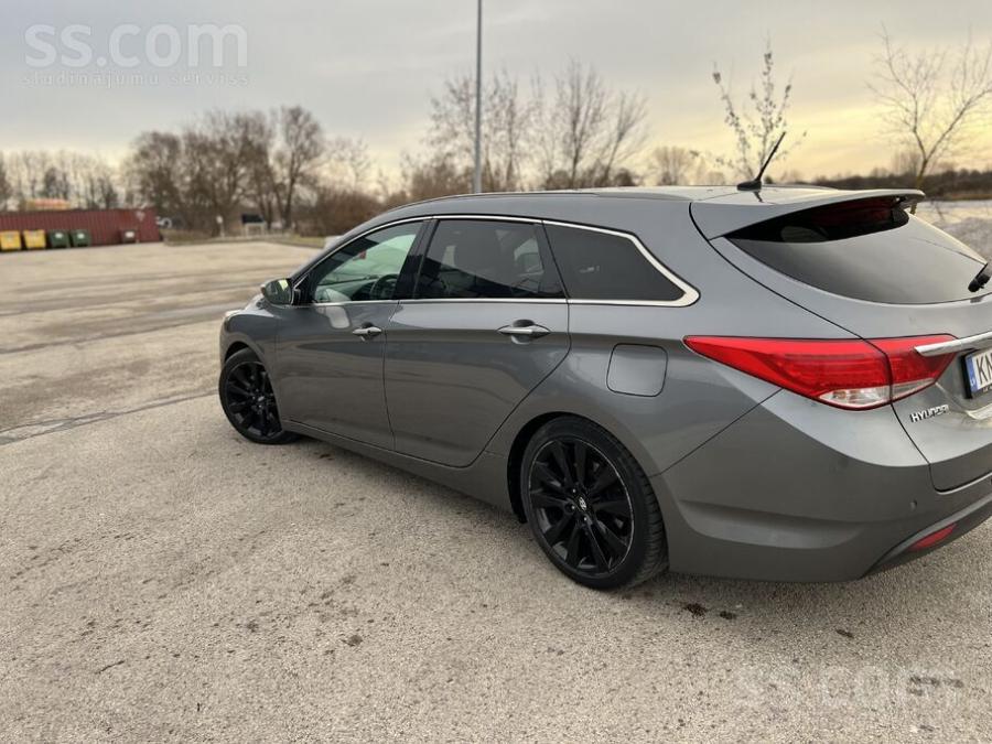 Grey Hyundai i40 2012 in Riga, with an engine capacity of 1.70 L and mileage of 280 thousand km for 5000 €, photo 1 on AUTOMOTO.COM.LV