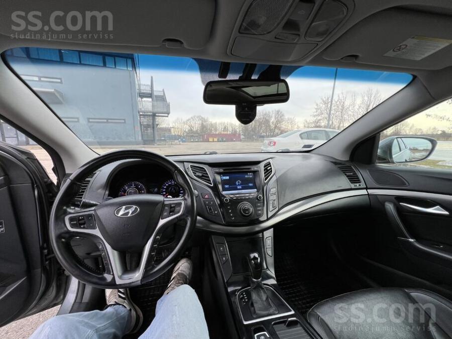 Grey Hyundai i40 2012 in Riga, with an engine capacity of 1.70 L and mileage of 280 thousand km for 5000 €, photo 9 on AUTOMOTO.COM.LV