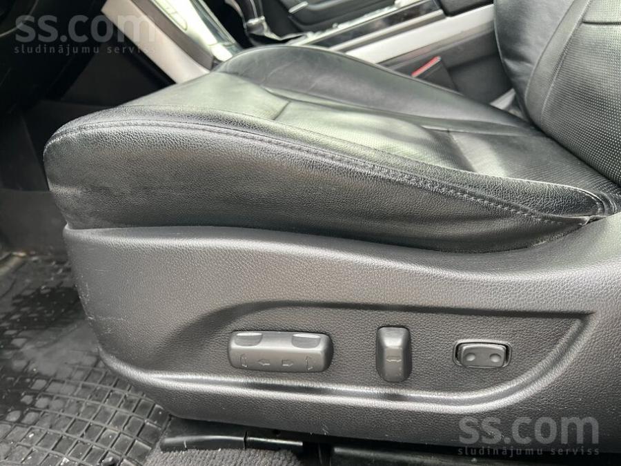 Grey Hyundai i40 2012 in Riga, with an engine capacity of 1.70 L and mileage of 280 thousand km for 5000 €, photo 10 on AUTOMOTO.COM.LV