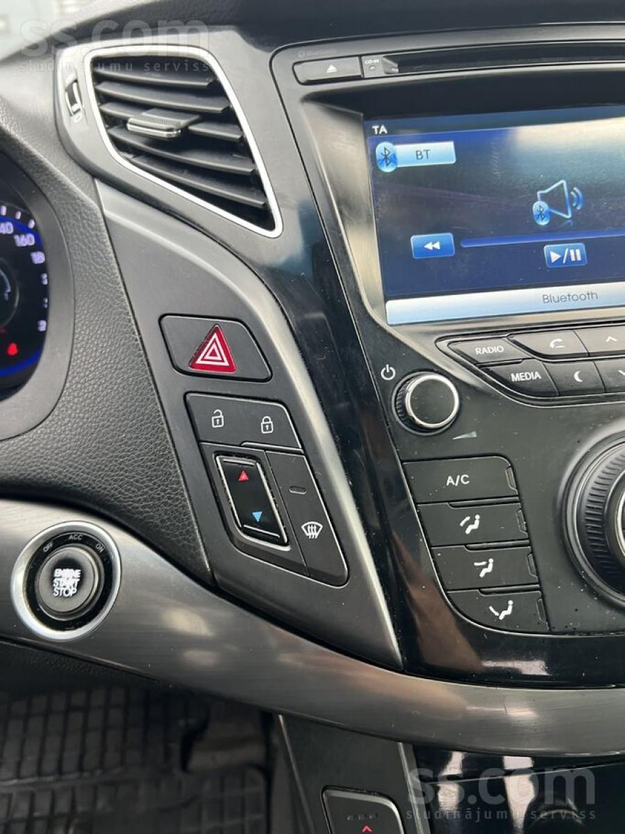 Grey Hyundai i40 2012 in Riga, with an engine capacity of 1.70 L and mileage of 280 thousand km for 5000 €, photo 17 on AUTOMOTO.COM.LV
