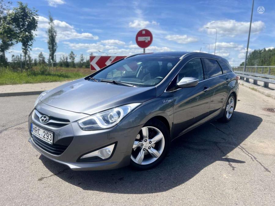 Pelēks Hyundai i40 2012 Viļņa, ar dzinēja tilpumu 1.69 L un nobraukumu 309 tūkst. km par 3850 €, foto 1 vietnē AUTOMOTO.COM.LV