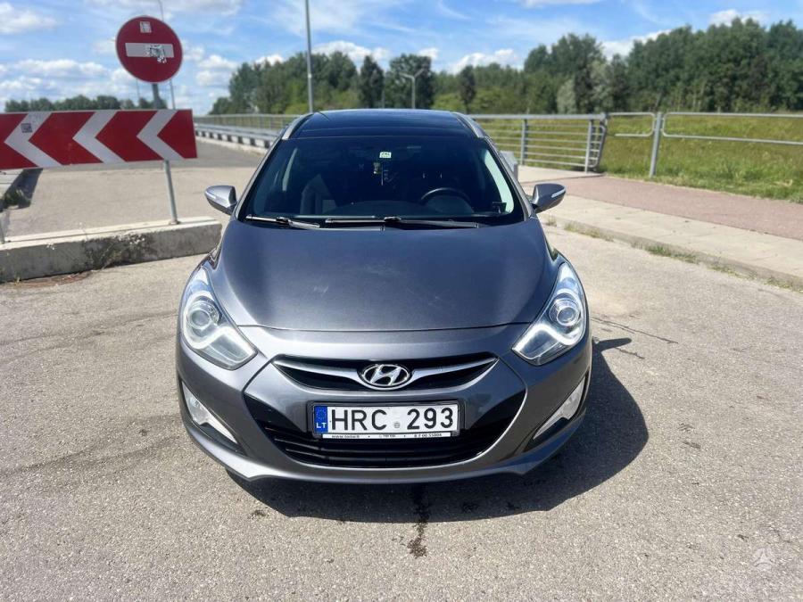 Pelēks Hyundai i40 2012 Viļņa, ar dzinēja tilpumu 1.69 L un nobraukumu 309 tūkst. km par 3850 €, foto 3 vietnē AUTOMOTO.COM.LV