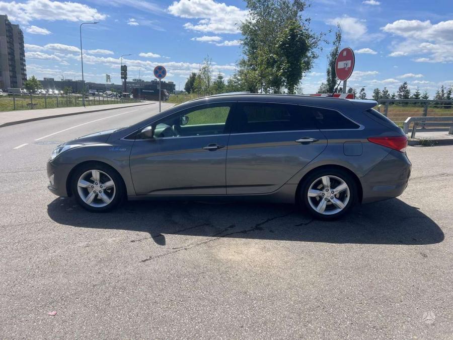 Pelēks Hyundai i40 2012 Viļņa, ar dzinēja tilpumu 1.69 L un nobraukumu 309 tūkst. km par 3850 €, foto 9 vietnē AUTOMOTO.COM.LV
