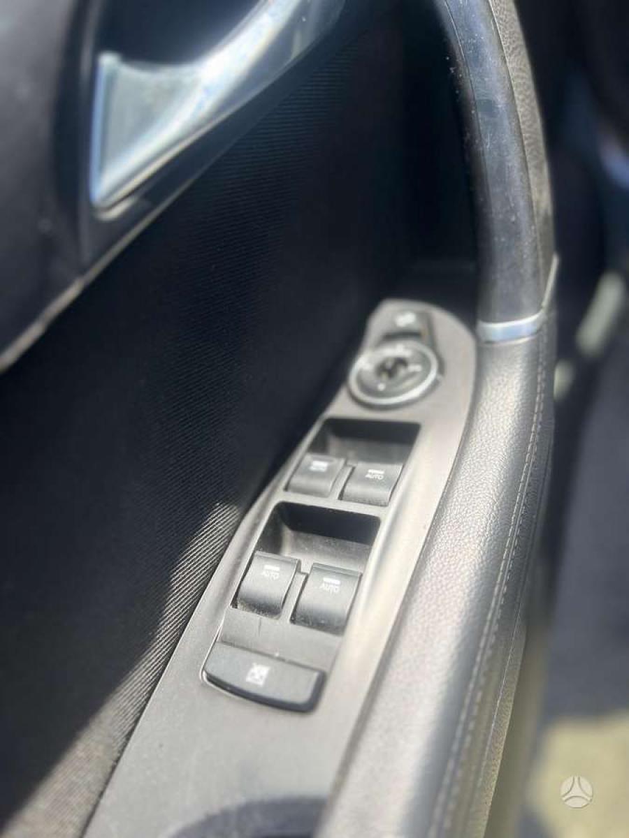 Pelēks Hyundai i40 2012 Viļņa, ar dzinēja tilpumu 1.69 L un nobraukumu 309 tūkst. km par 3850 €, foto 18 vietnē AUTOMOTO.COM.LV