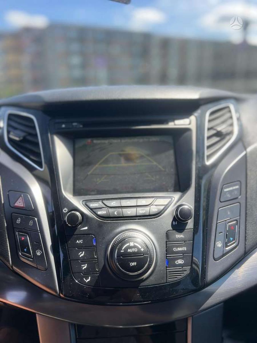 Pelēks Hyundai i40 2012 Viļņa, ar dzinēja tilpumu 1.69 L un nobraukumu 309 tūkst. km par 3850 €, foto 21 vietnē AUTOMOTO.COM.LV
