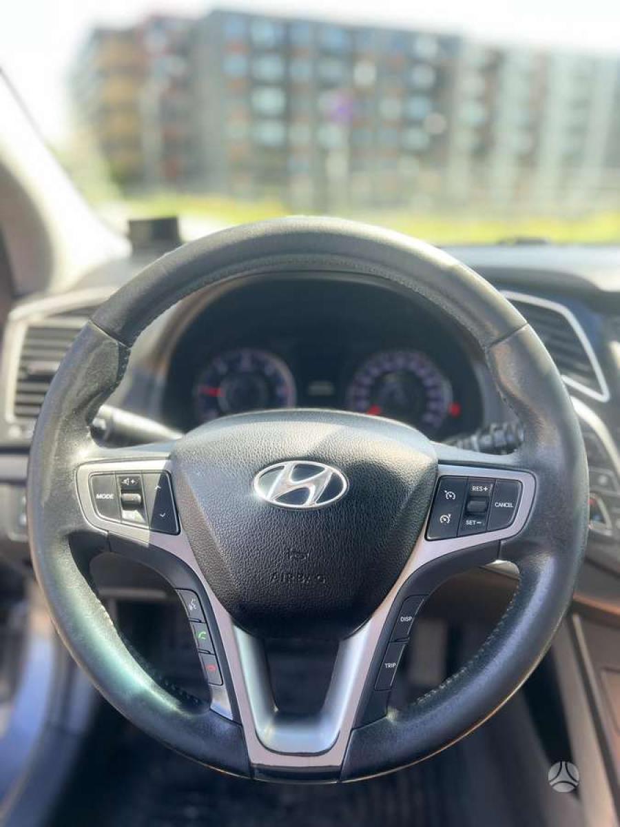 Pelēks Hyundai i40 2012 Viļņa, ar dzinēja tilpumu 1.69 L un nobraukumu 309 tūkst. km par 3850 €, foto 23 vietnē AUTOMOTO.COM.LV