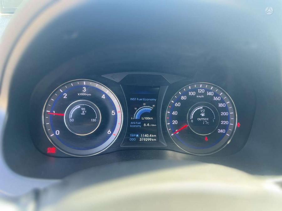 Pelēks Hyundai i40 2012 Viļņa, ar dzinēja tilpumu 1.69 L un nobraukumu 309 tūkst. km par 3850 €, foto 24 vietnē AUTOMOTO.COM.LV