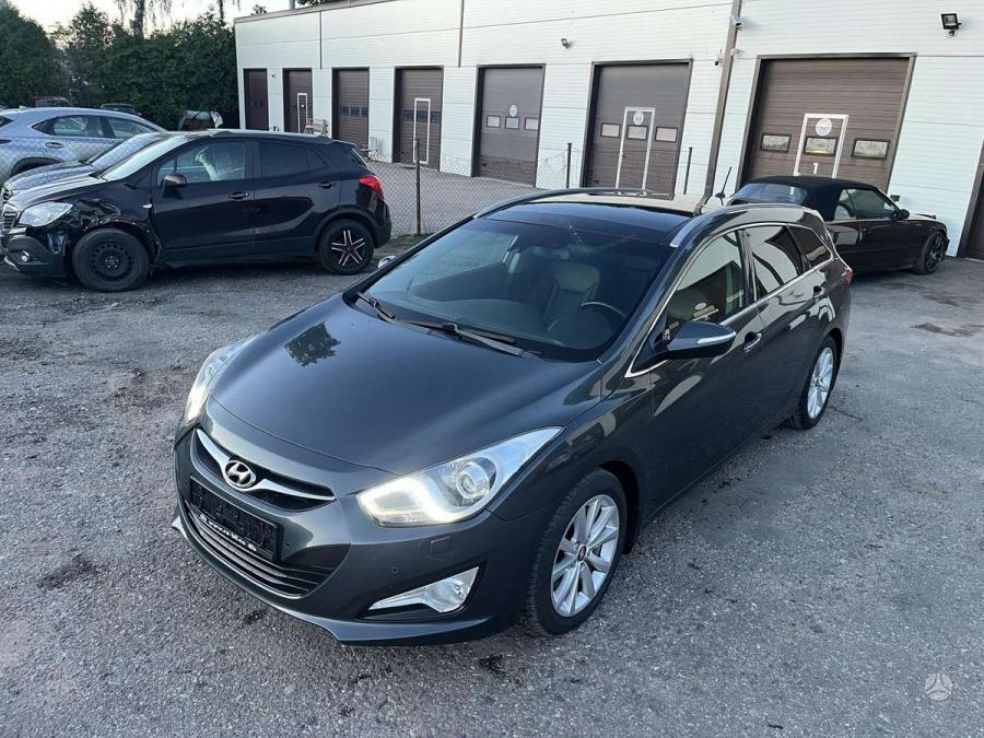 Grey Hyundai i40 2012 in Utena, with an engine capacity of 1.69 L and mileage of 86 thousand km for 4699 €, photo 1 on AUTOMOTO.COM.LV