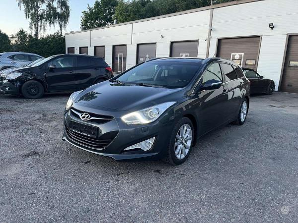 Grey Hyundai i40 2012 in Utena, with an engine capacity of 1.69 L and mileage of 86 thousand km for 4699 €, photo 3 on AUTOMOTO.COM.LV