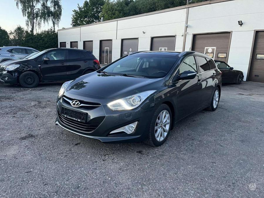Grey Hyundai i40 2012 in Utena, with an engine capacity of 1.69 L and mileage of 86 thousand km for 4699 €, photo 4 on AUTOMOTO.COM.LV