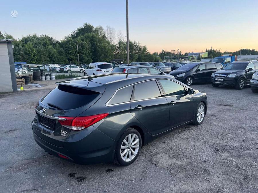 Grey Hyundai i40 2012 in Utena, with an engine capacity of 1.69 L and mileage of 86 thousand km for 4699 €, photo 5 on AUTOMOTO.COM.LV