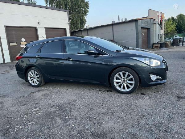 Grey Hyundai i40 2012 in Utena, with an engine capacity of 1.69 L and mileage of 86 thousand km for 4699 €, photo 5 on AUTOMOTO.COM.LV