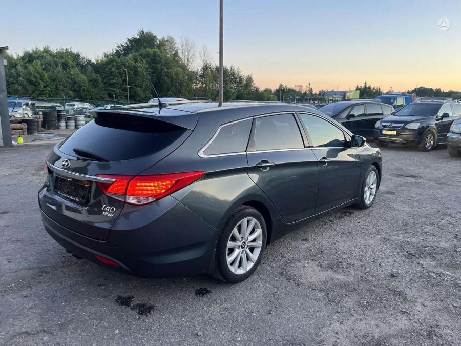 Grey Hyundai i40 2012 in Utena, with an engine capacity of 1.69 L and mileage of 86 thousand km for 4699 €, photo 7 on AUTOMOTO.COM.LV