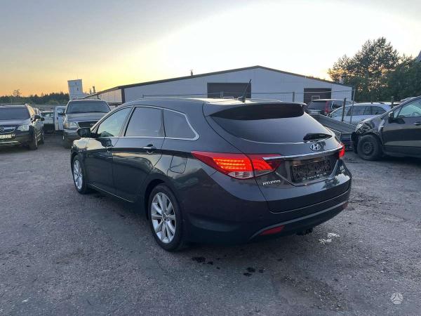 Grey Hyundai i40 2012 in Utena, with an engine capacity of 1.69 L and mileage of 86 thousand km for 4699 €, photo 7 on AUTOMOTO.COM.LV