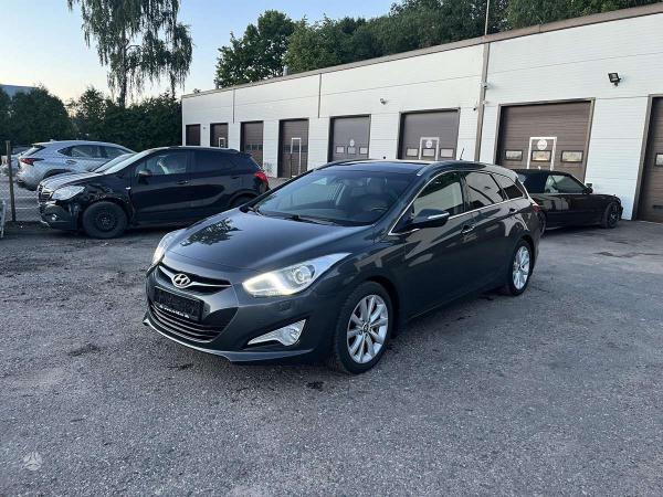 Grey Hyundai i40 2012 in Utena, with an engine capacity of 1.69 L and mileage of 86 thousand km for 4699 €, photo 9 on AUTOMOTO.COM.LV