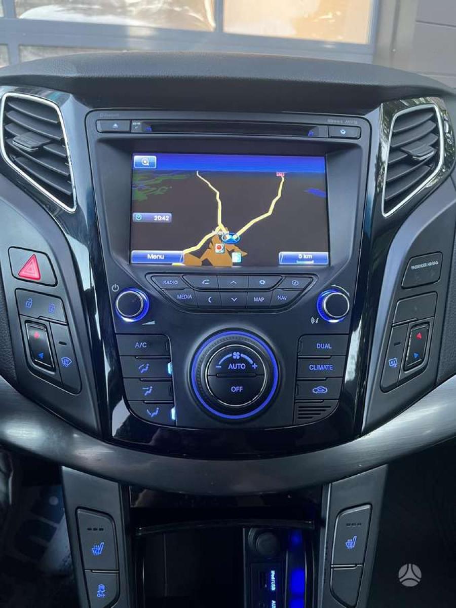Grey Hyundai i40 2012 in Utena, with an engine capacity of 1.69 L and mileage of 86 thousand km for 4699 €, photo 13 on AUTOMOTO.COM.LV