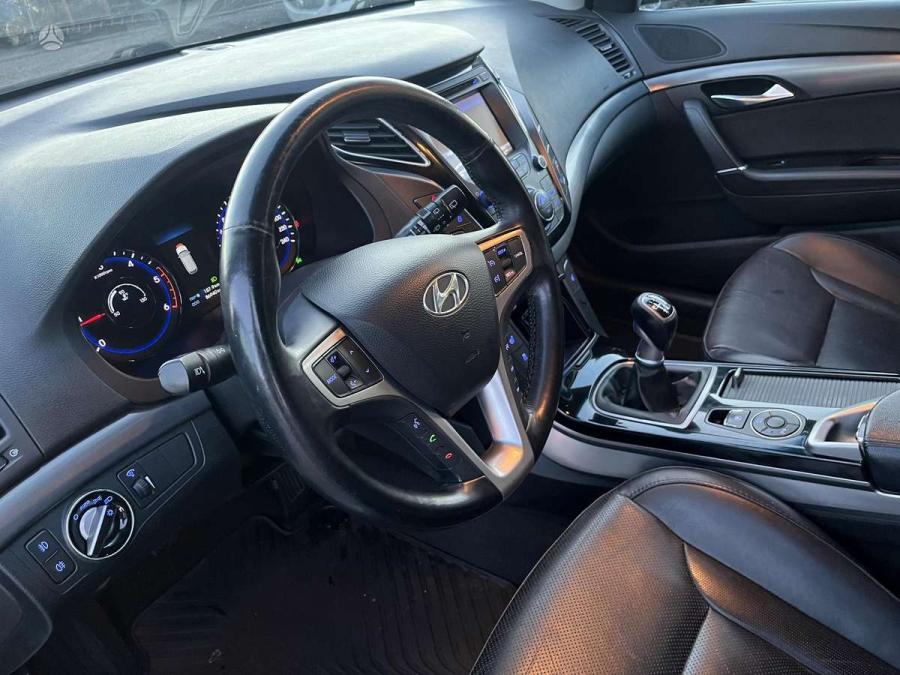 Grey Hyundai i40 2012 in Utena, with an engine capacity of 1.69 L and mileage of 86 thousand km for 4699 €, photo 21 on AUTOMOTO.COM.LV