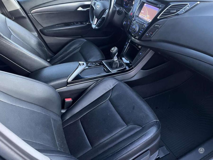 Grey Hyundai i40 2012 in Utena, with an engine capacity of 1.69 L and mileage of 86 thousand km for 4699 €, photo 23 on AUTOMOTO.COM.LV