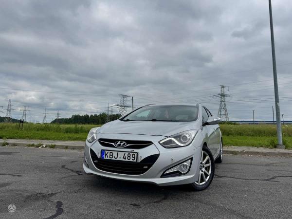 Pelēks Hyundai i40 2012 Panevēža, ar dzinēja tilpumu 1.69 L un nobraukumu 366 tūkst. km par 2750 €, foto 1 vietnē AUTOMOTO.COM.LV