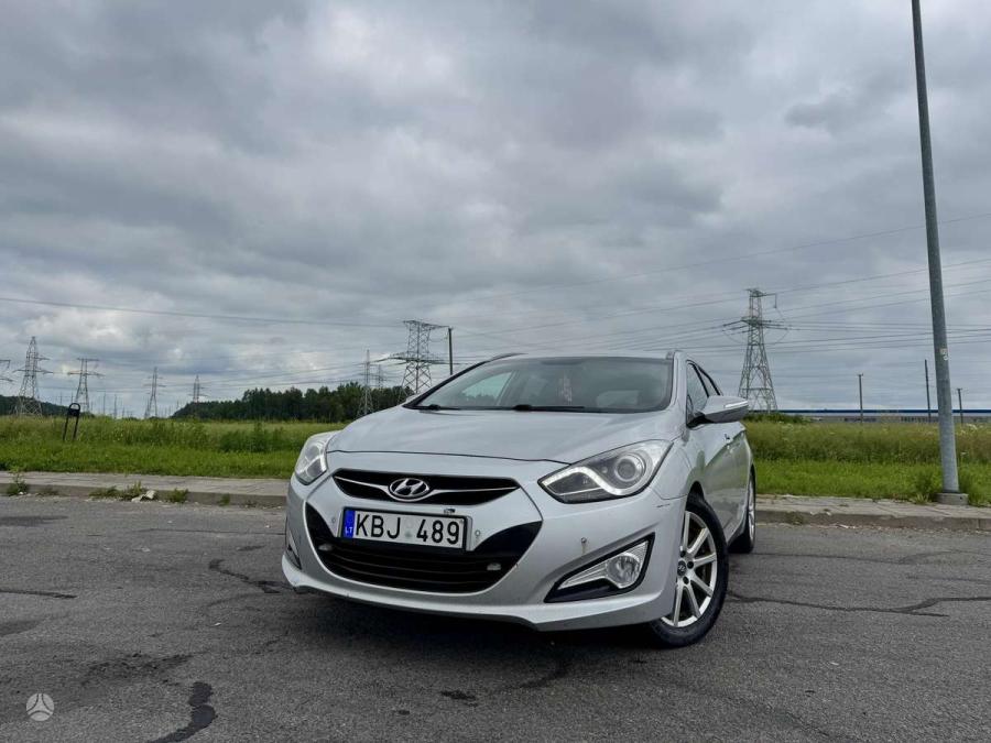 Grey Hyundai i40 2012 in Panevezys, with an engine capacity of 1.69 L and mileage of 366 thousand km for 2750 €, photo 1 on AUTOMOTO.COM.LV