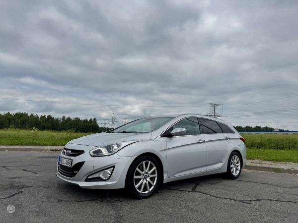 Pelēks Hyundai i40 2012 Panevēža, ar dzinēja tilpumu 1.69 L un nobraukumu 366 tūkst. km par 2750 €, foto 2 vietnē AUTOMOTO.COM.LV