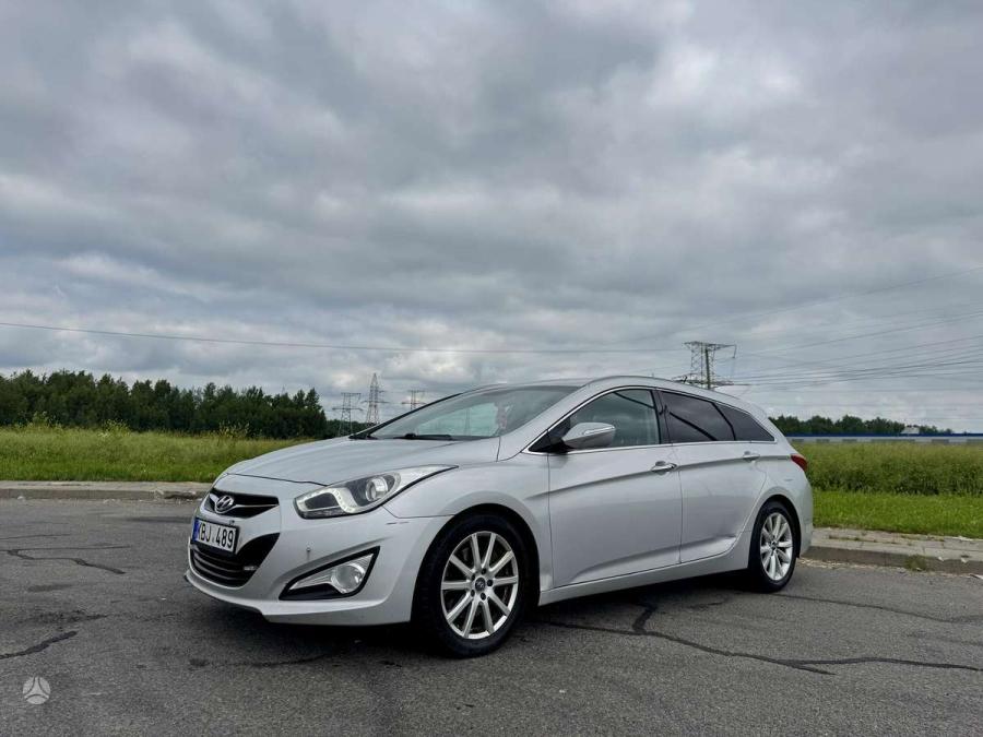 Grey Hyundai i40 2012 in Panevezys, with an engine capacity of 1.69 L and mileage of 366 thousand km for 2750 €, photo 3 on AUTOMOTO.COM.LV