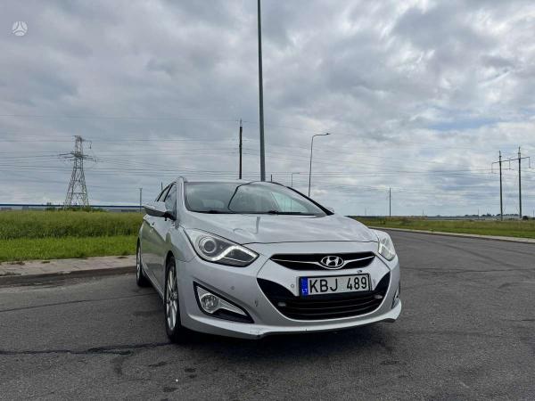 Pelēks Hyundai i40 2012 Panevēža, ar dzinēja tilpumu 1.69 L un nobraukumu 366 tūkst. km par 2750 €, foto 3 vietnē AUTOMOTO.COM.LV