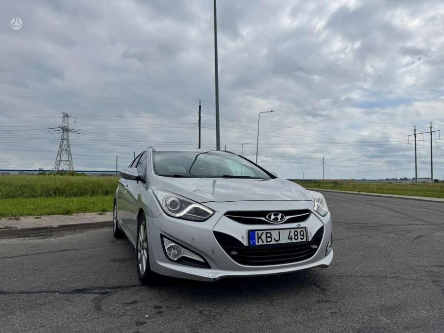 Grey Hyundai i40 2012 in Panevezys, with an engine capacity of 1.69 L and mileage of 366 thousand km for 2750 €, photo 4 on AUTOMOTO.COM.LV