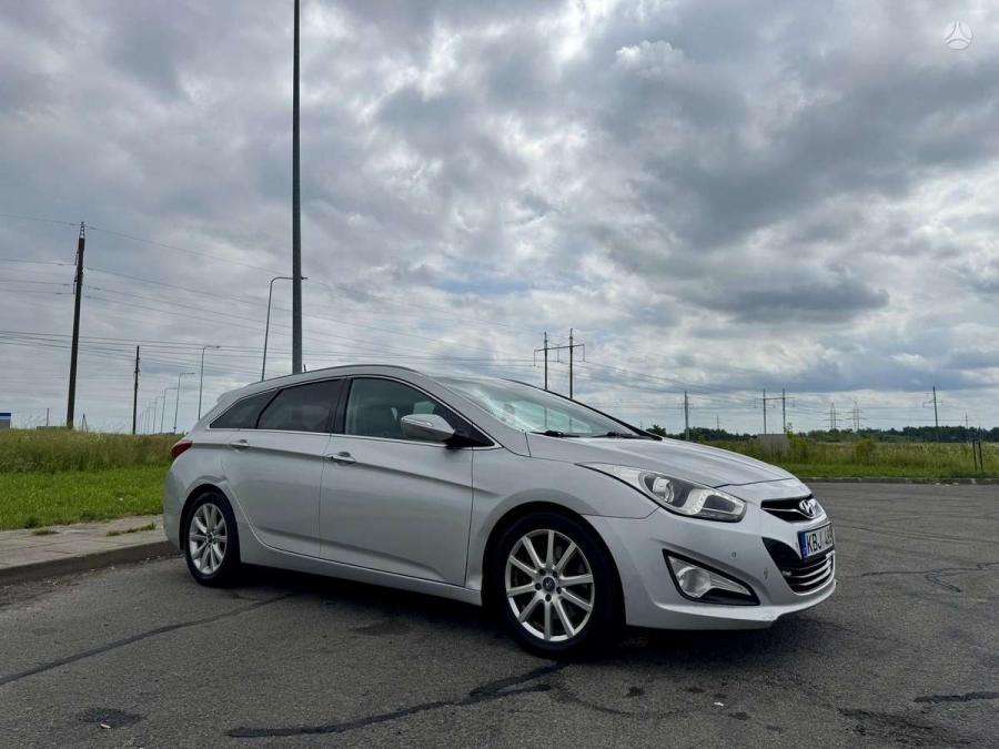 Grey Hyundai i40 2012 in Panevezys, with an engine capacity of 1.69 L and mileage of 366 thousand km for 2750 €, photo 5 on AUTOMOTO.COM.LV