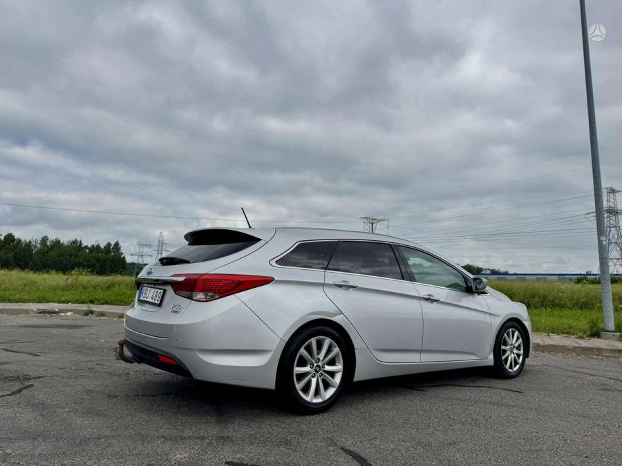 Grey Hyundai i40 2012 in Panevezys, with an engine capacity of 1.69 L and mileage of 366 thousand km for 2750 €, photo 6 on AUTOMOTO.COM.LV