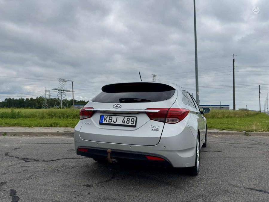 Grey Hyundai i40 2012 in Panevezys, with an engine capacity of 1.69 L and mileage of 366 thousand km for 2750 €, photo 7 on AUTOMOTO.COM.LV