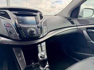 Grey Hyundai i40 2012 in Panevezys, with an engine capacity of 1.69 L and mileage of 366 thousand km for 2750 €, photo 12 on AUTOMOTO.COM.LV
