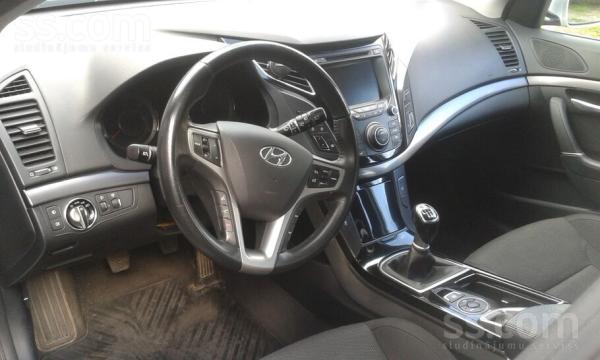 Pelēks Hyundai i40 2012 Liepāja, ar dzinēja tilpumu 1.70 L un nobraukumu 214 tūkst. km par 3600 €, foto 4 vietnē AUTOMOTO.COM.LV