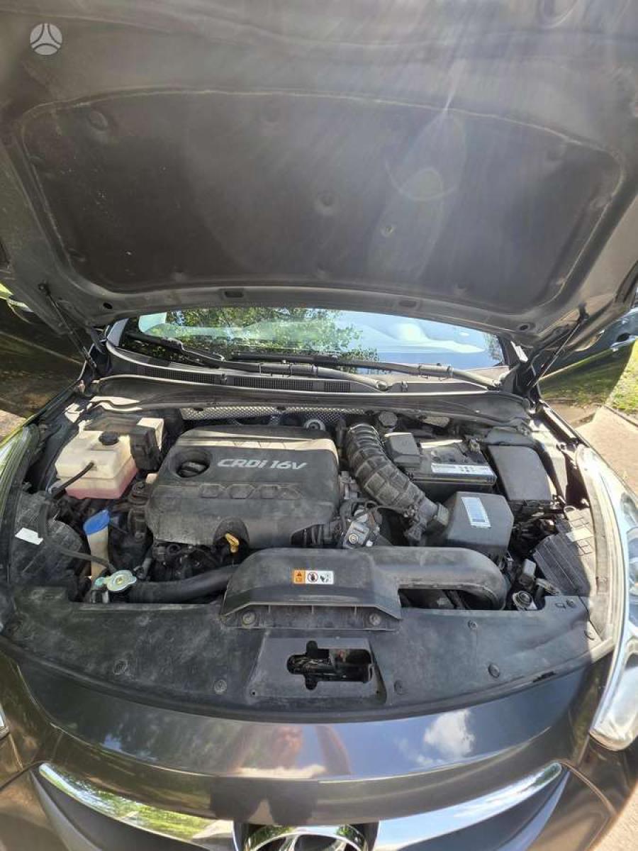 Grey Hyundai i40 2012 in Vilnius, with an engine capacity of 1.69 L and mileage of 262 thousand km for 4200 €, photo 4 on AUTOMOTO.COM.LV