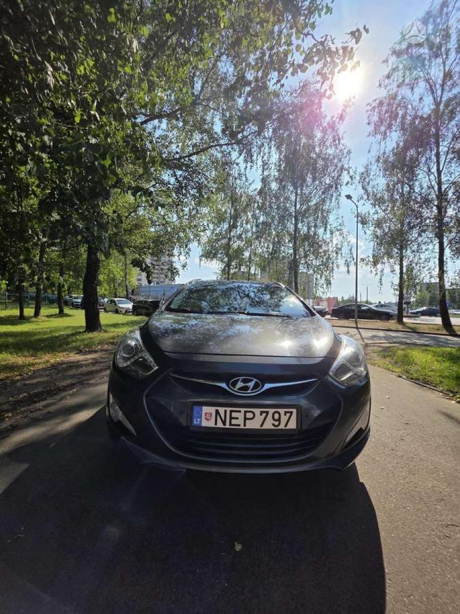 Grey Hyundai i40 2012 in Vilnius, with an engine capacity of 1.69 L and mileage of 262 thousand km for 4200 €, photo 8 on AUTOMOTO.COM.LV
