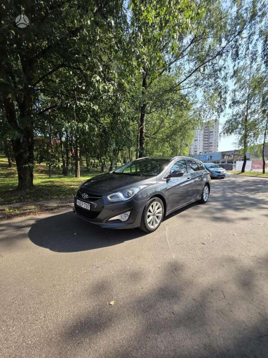 Grey Hyundai i40 2012 in Vilnius, with an engine capacity of 1.69 L and mileage of 262 thousand km for 4200 €, photo 9 on AUTOMOTO.COM.LV