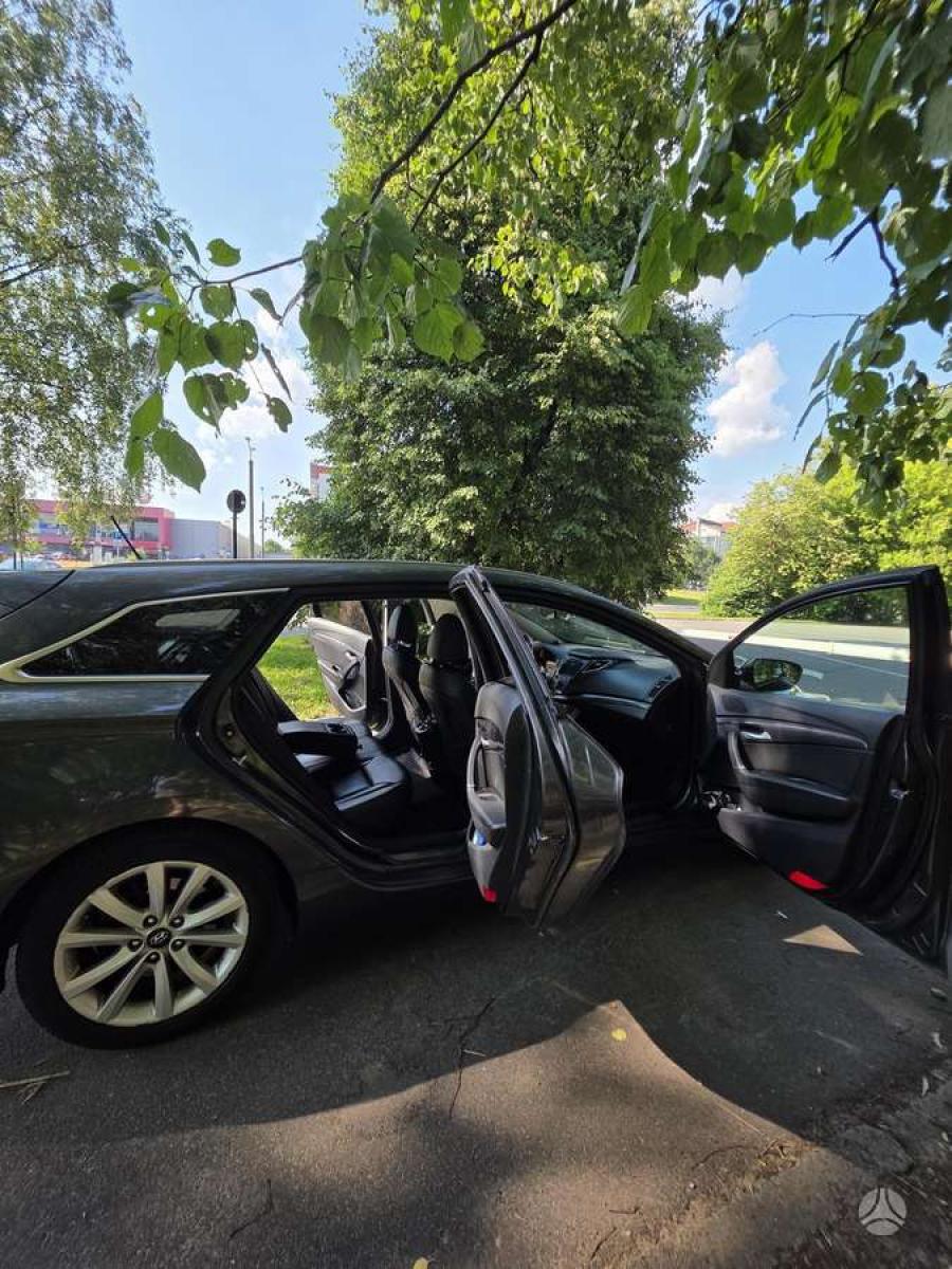 Grey Hyundai i40 2012 in Vilnius, with an engine capacity of 1.69 L and mileage of 262 thousand km for 4200 €, photo 10 on AUTOMOTO.COM.LV