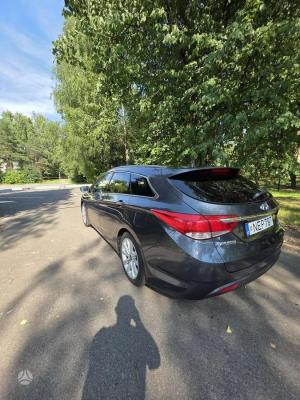 Grey Hyundai i40 2012 in Vilnius, with an engine capacity of 1.69 L and mileage of 262 thousand km for 4200 €, photo 13 on AUTOMOTO.COM.LV