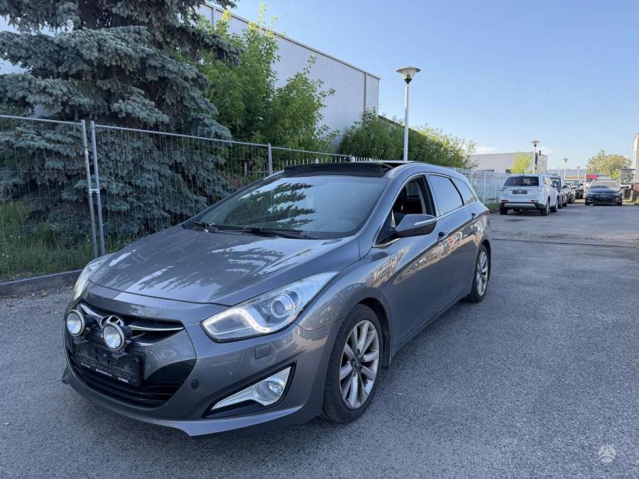 Grey Hyundai i40 2012 in Marijampole, with an engine capacity of 1.69 L and mileage of 228 thousand km for 3450 €, photo 1 on AUTOMOTO.COM.LV