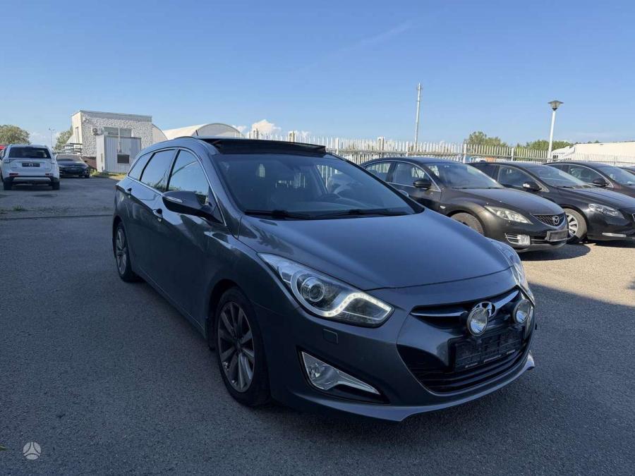 Grey Hyundai i40 2012 in Marijampole, with an engine capacity of 1.69 L and mileage of 228 thousand km for 3450 €, photo 4 on AUTOMOTO.COM.LV