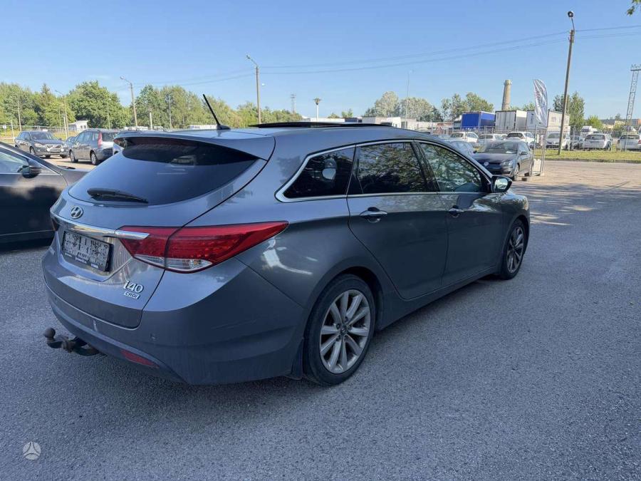 Grey Hyundai i40 2012 in Marijampole, with an engine capacity of 1.69 L and mileage of 228 thousand km for 3450 €, photo 6 on AUTOMOTO.COM.LV
