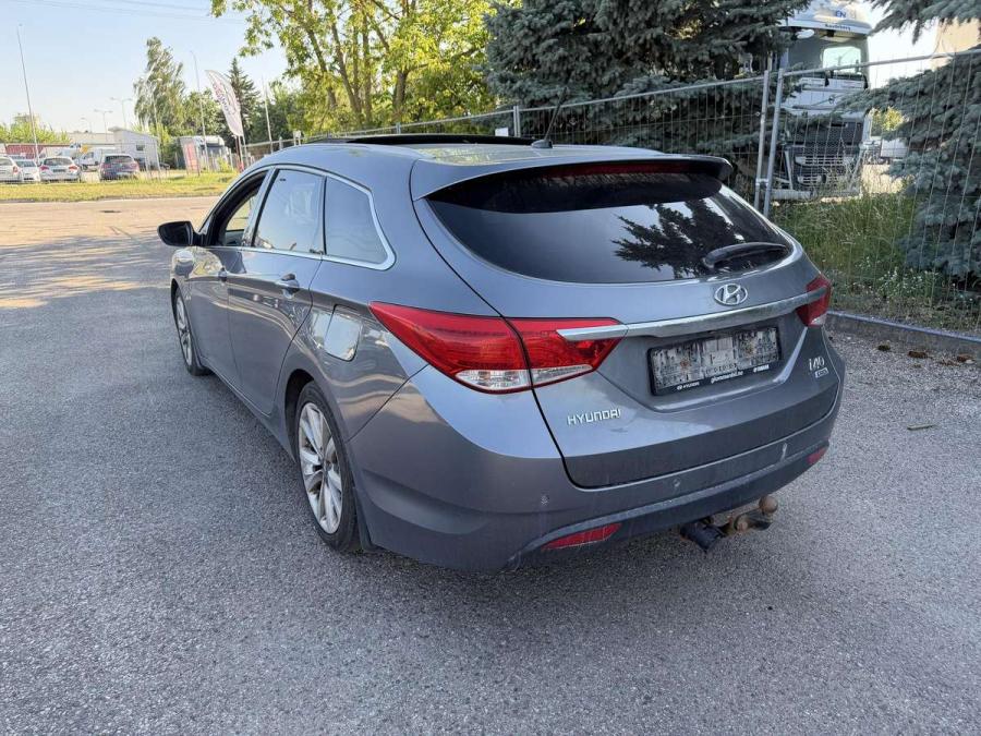 Grey Hyundai i40 2012 in Marijampole, with an engine capacity of 1.69 L and mileage of 228 thousand km for 3450 €, photo 7 on AUTOMOTO.COM.LV
