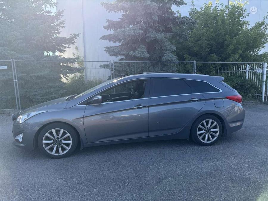 Grey Hyundai i40 2012 in Marijampole, with an engine capacity of 1.69 L and mileage of 228 thousand km for 3450 €, photo 8 on AUTOMOTO.COM.LV
