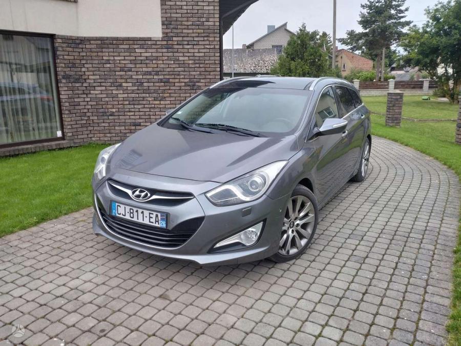 Pelēks Hyundai i40 2012 Tauragė, ar dzinēja tilpumu 1.69 L un nobraukumu 204 tūkst. km par 4350 €, foto 1 vietnē AUTOMOTO.COM.LV