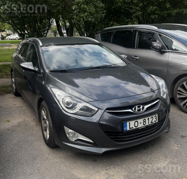 Pelēks Hyundai i40 2012 Rīga, ar dzinēja tilpumu 1.70 L un nobraukumu 230 tūkst. km par 2500 €, foto 1 vietnē AUTOMOTO.COM.LV