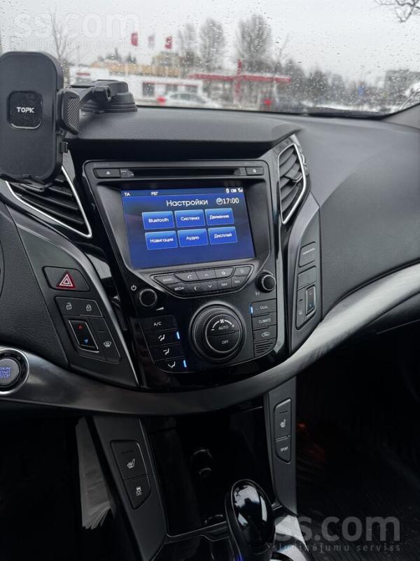 Pelēks Hyundai i40 2012 Rīga, ar dzinēja tilpumu 1.70 L un nobraukumu 230 tūkst. km par 2500 €, foto 6 vietnē AUTOMOTO.COM.LV