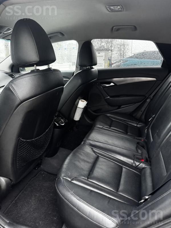 Pelēks Hyundai i40 2012 Rīga, ar dzinēja tilpumu 1.70 L un nobraukumu 230 tūkst. km par 2500 €, foto 8 vietnē AUTOMOTO.COM.LV