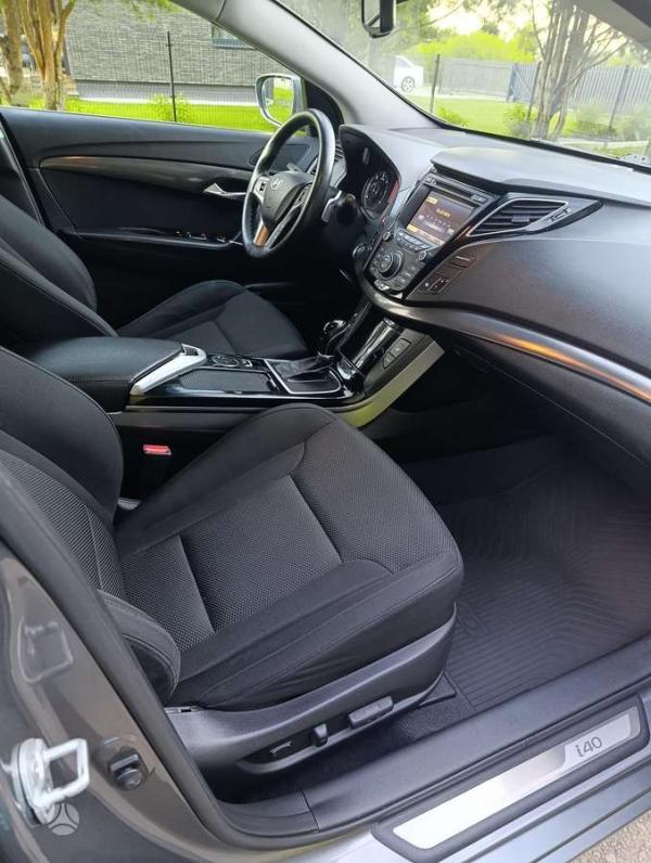 Pelēks Hyundai i40 2012 Panevēža, ar dzinēja tilpumu 1.69 L un nobraukumu 251 tūkst. km par 5390 €, foto 3 vietnē AUTOMOTO.COM.LV